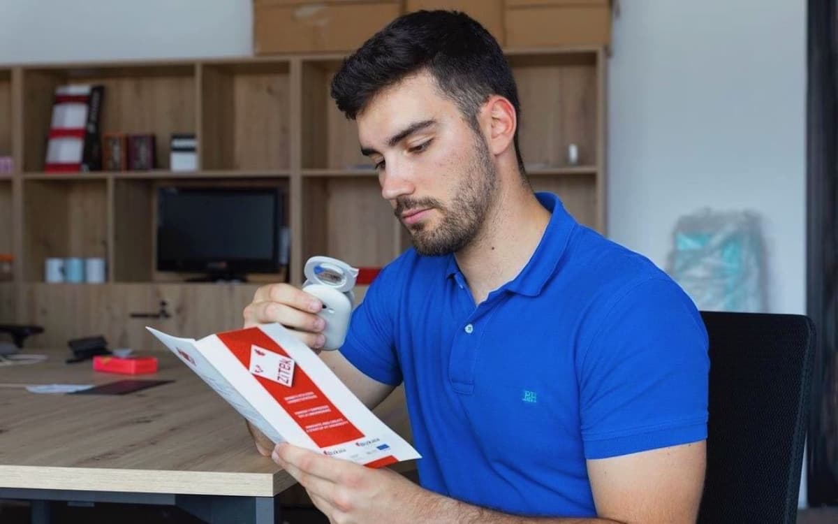 La lupa inteligente que ayuda a las personas con dificultades de lectura