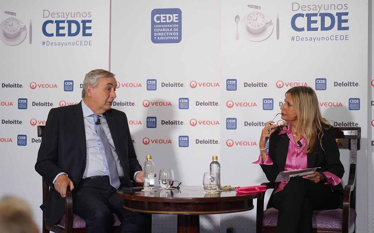 ¿Qué diferencia hay entre economía abierta y economía cerrada?