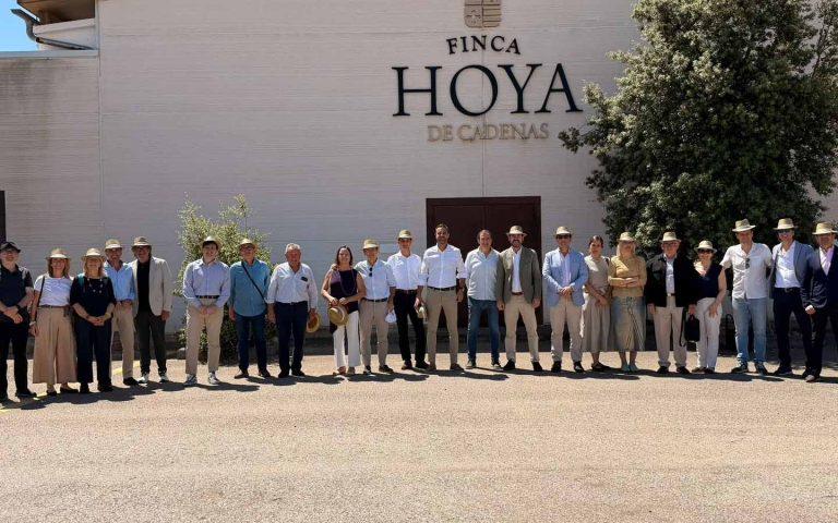 Bodegas Vicente Gandía y Surg For All celebran su hermanamiento en Hoya ...